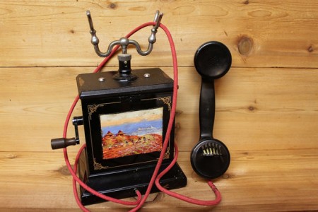 Retro Tech-Chic: 15 Cool Vintage Phones